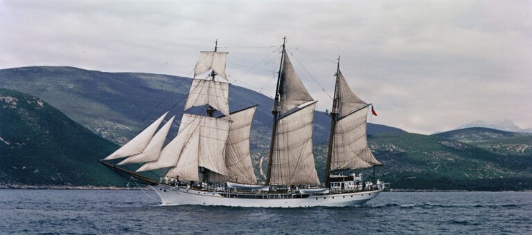 Flying Clipper aka Mediterranean Holiday UHD Review • Home Theater Forum